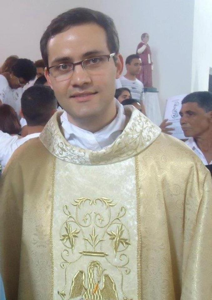 MORRE PADRE RODRIGO CASTRO ~ Diocese de Luziânia
